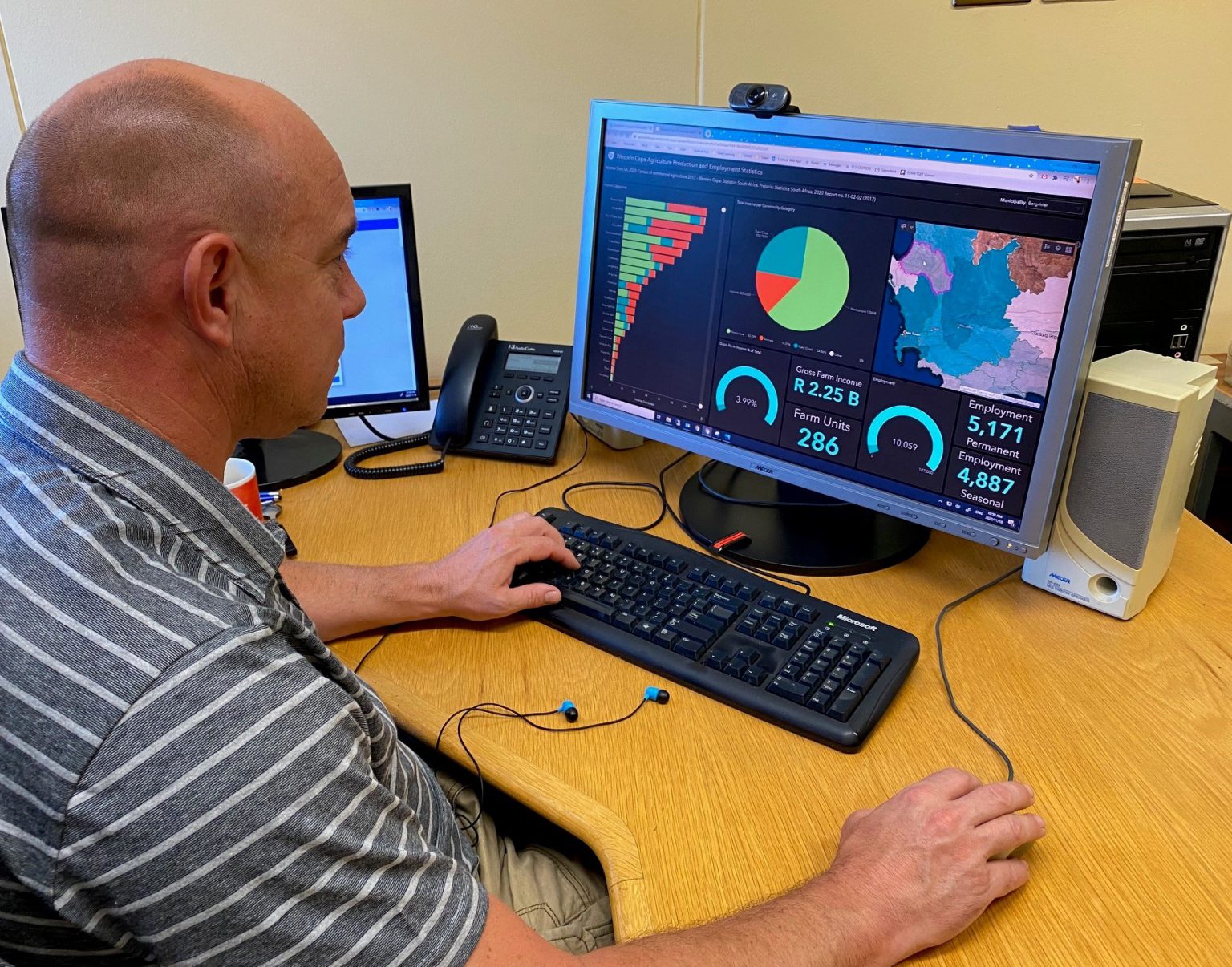 Western Cape is committed to the mainstreaming of GIS technology ...